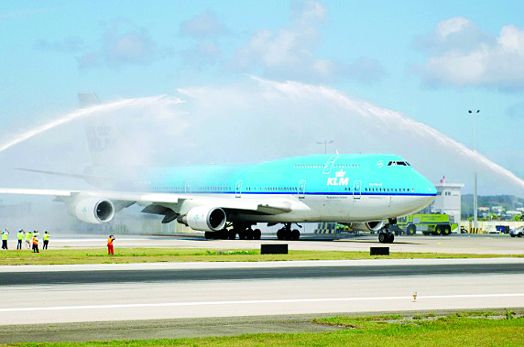 Final 747-flight attracts hundreds - StMaartenNews.com - News Views ...