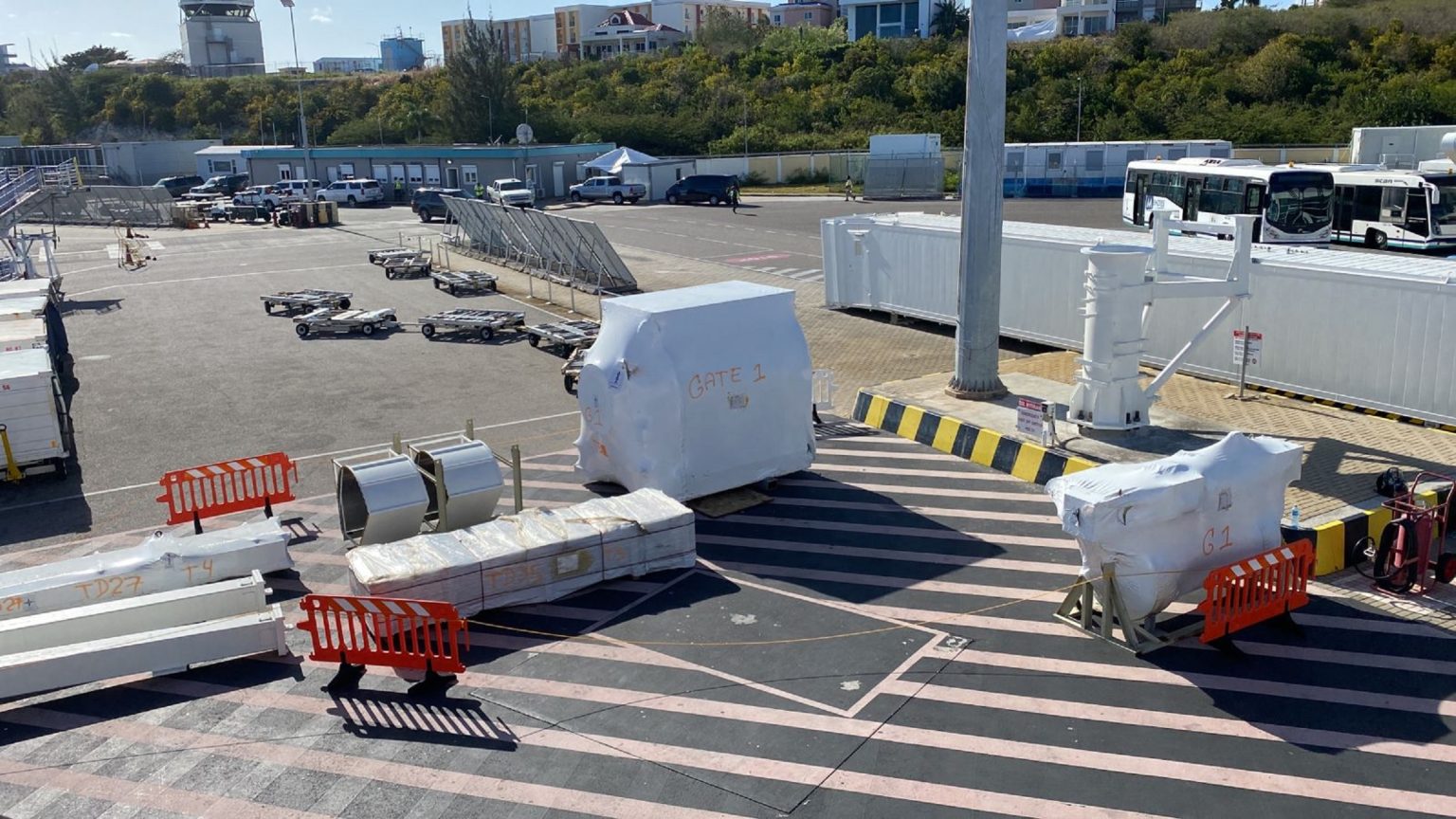 Jetbridge being installed at Princess Juliana International Airport ...