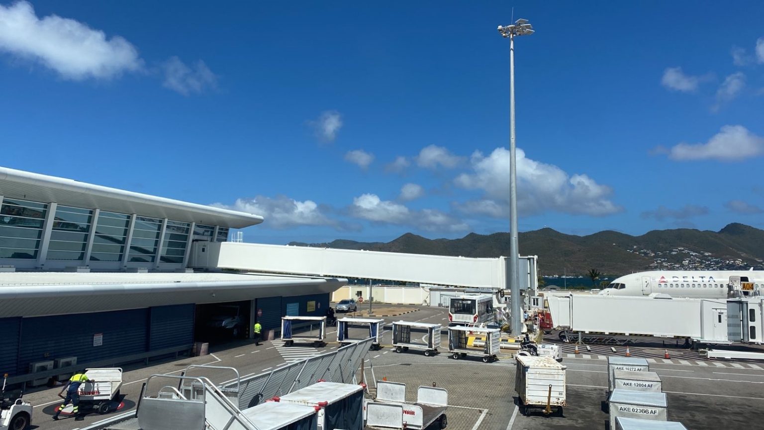 Jetbridge being installed at Princess Juliana International Airport ...