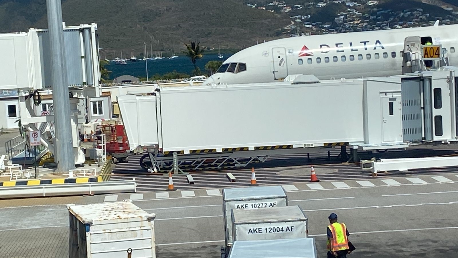 Jetbridge being installed at Princess Juliana International Airport ...